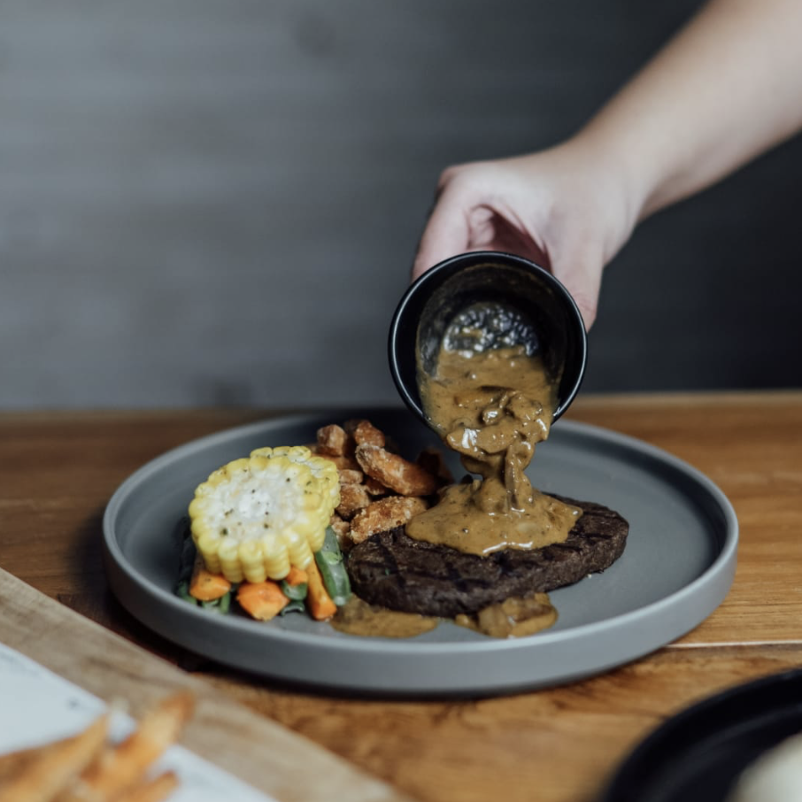 Classic Beefless Steak With Mushroom Sauce – Green Rebel Foods